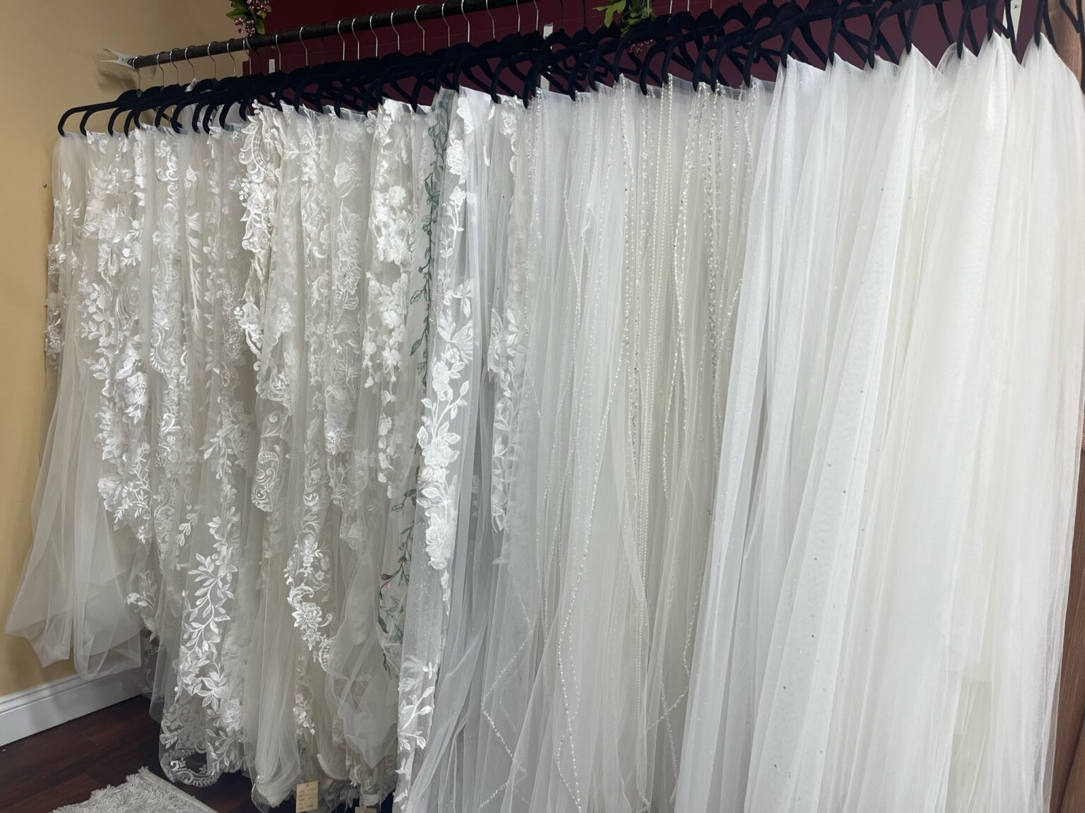 All About Wedding Veils: Seven Veil Lengths - Darianna Bridal & Tuxedo ...